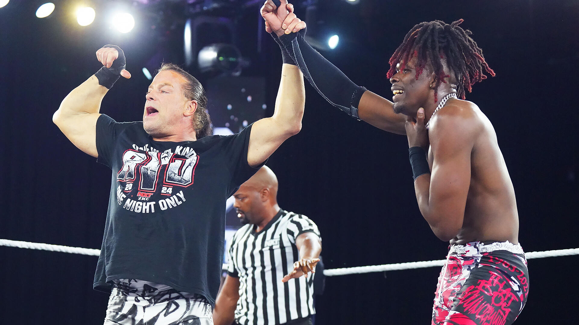 Je'Von Evans derrota a Wes Lee con asistencia de Rob Van Dam