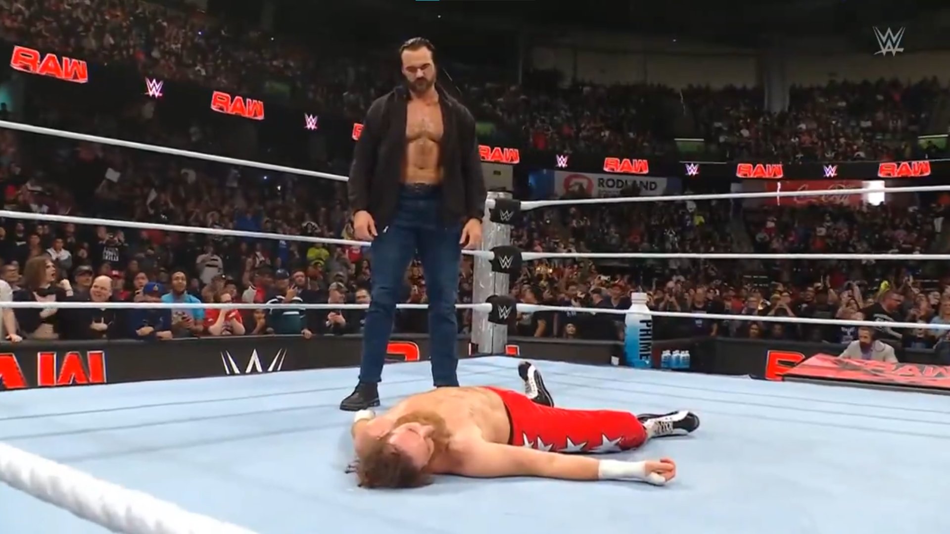 Sami Zayn sucumbe ante Seth Rollins y es sorprendido por el regreso de ...